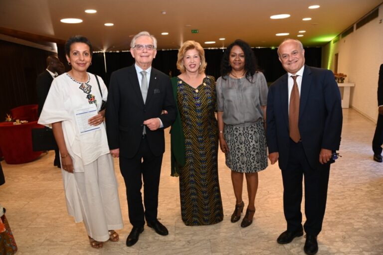 la-premiere-dame-madame-dominique-ouattara-a-pr (45) - Chantiers de la ...